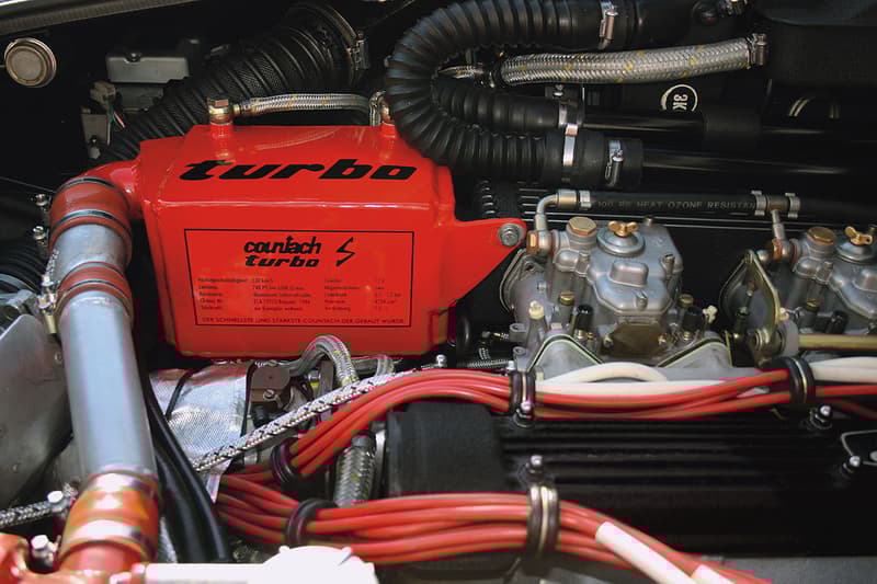 High-Resolution Lamborghini Countach Turbo S Photos