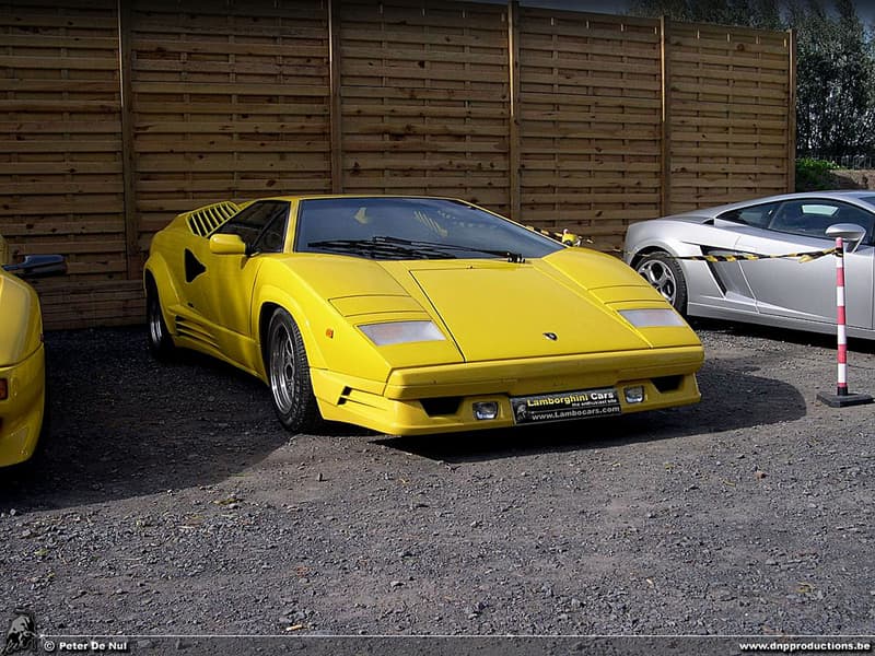 High-Resolution Lamborghini Countach Photos