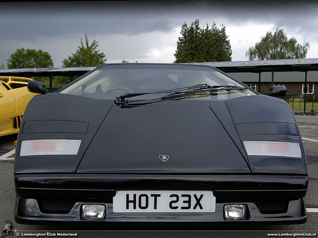 High-Resolution Lamborghini Countach Photos
