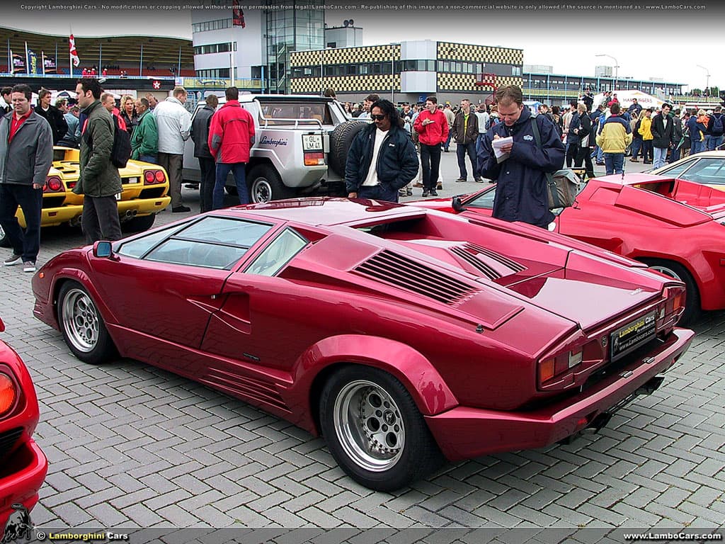 High-Resolution Lamborghini Countach Photos