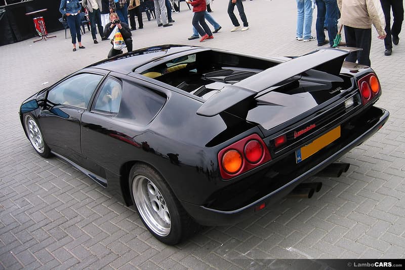 Lamborghini Diablo Guide & History | LamboCARS.com
