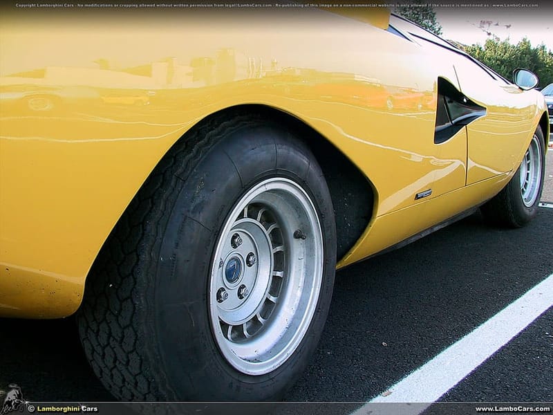 High-Resolution Lamborghini Countach LP400 Photos