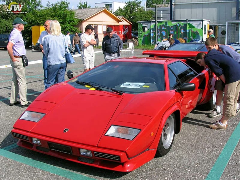 High-Resolution Lamborghini Countach LP400 S Photos