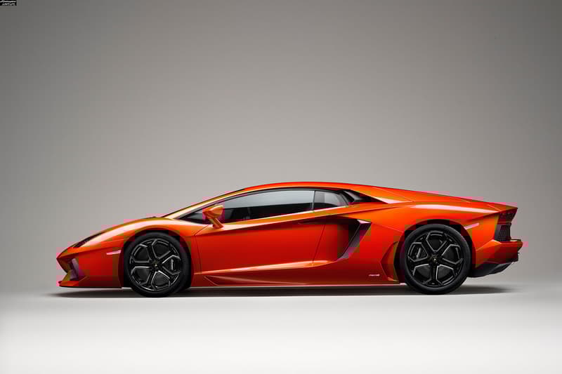 A side view of the amazing looking Lamborghini Aventador LP700, the new ...