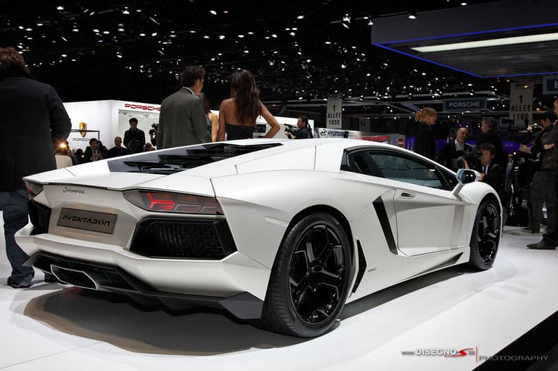 side view of the amazing looking lamborghini aventador lp700 the new ...