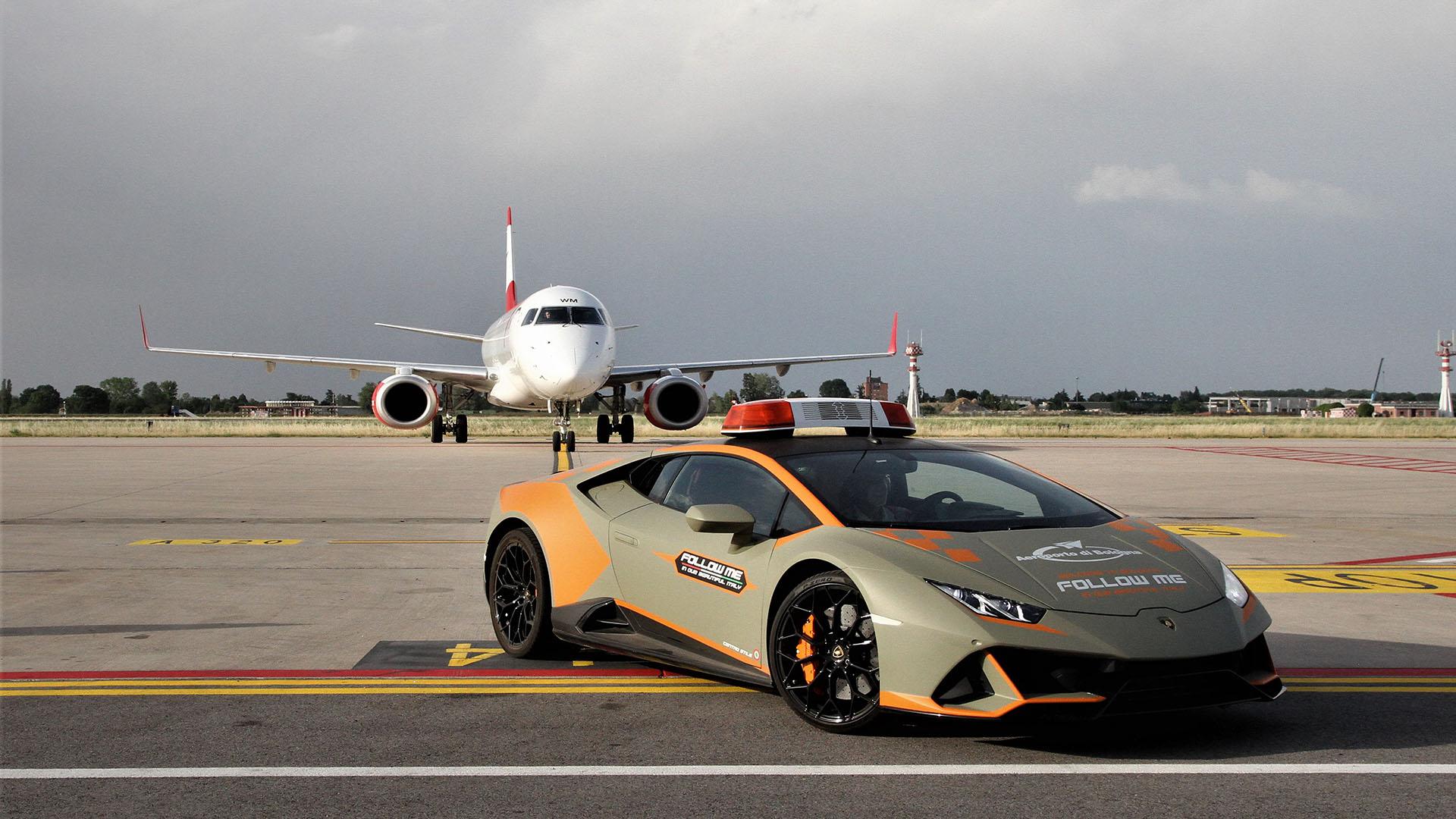 Lamborghini Huracán EVO follow-me car - LamboCars