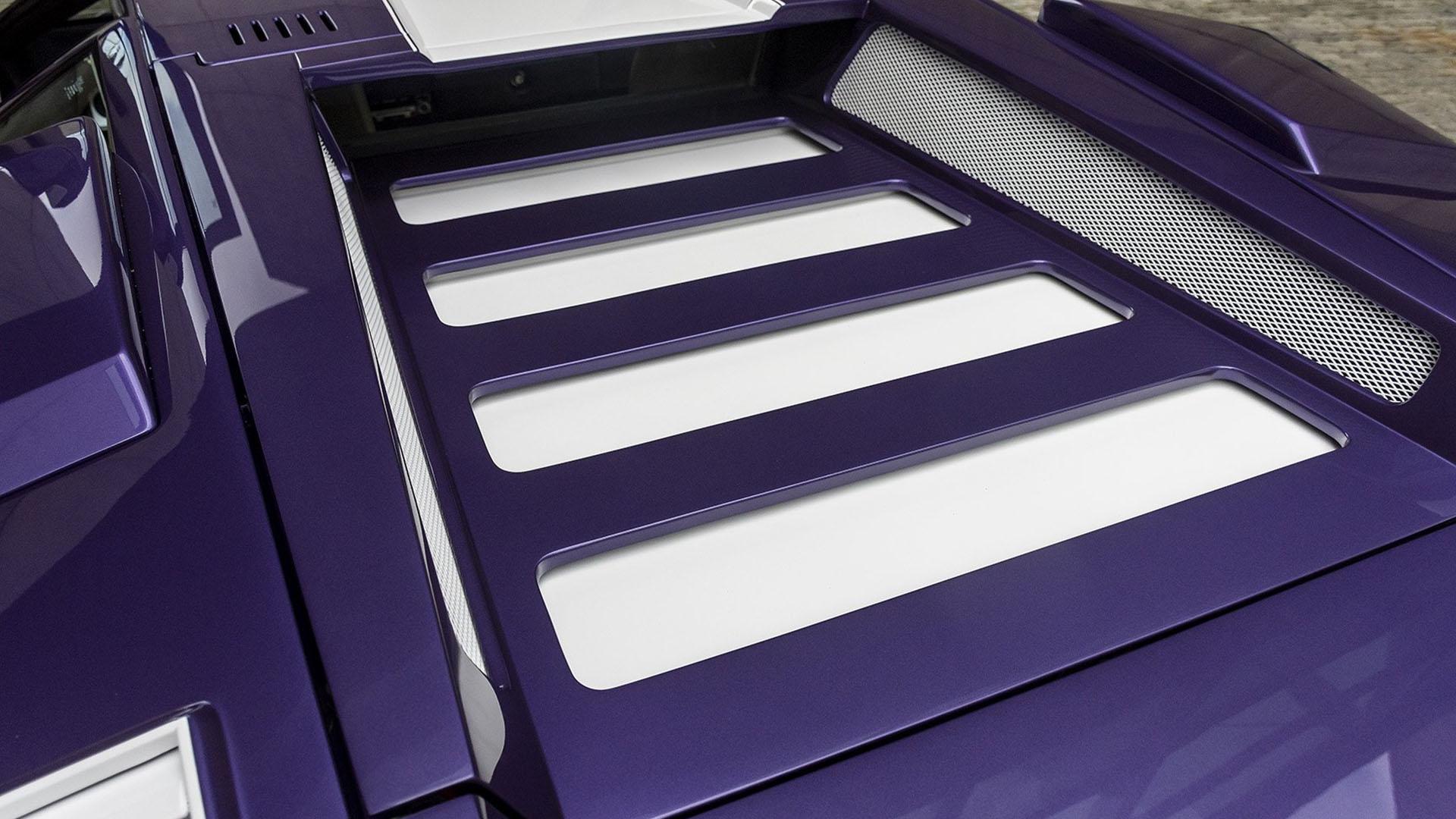 Viola Salchi, a rare color on the Countach LP400 - LamboCars