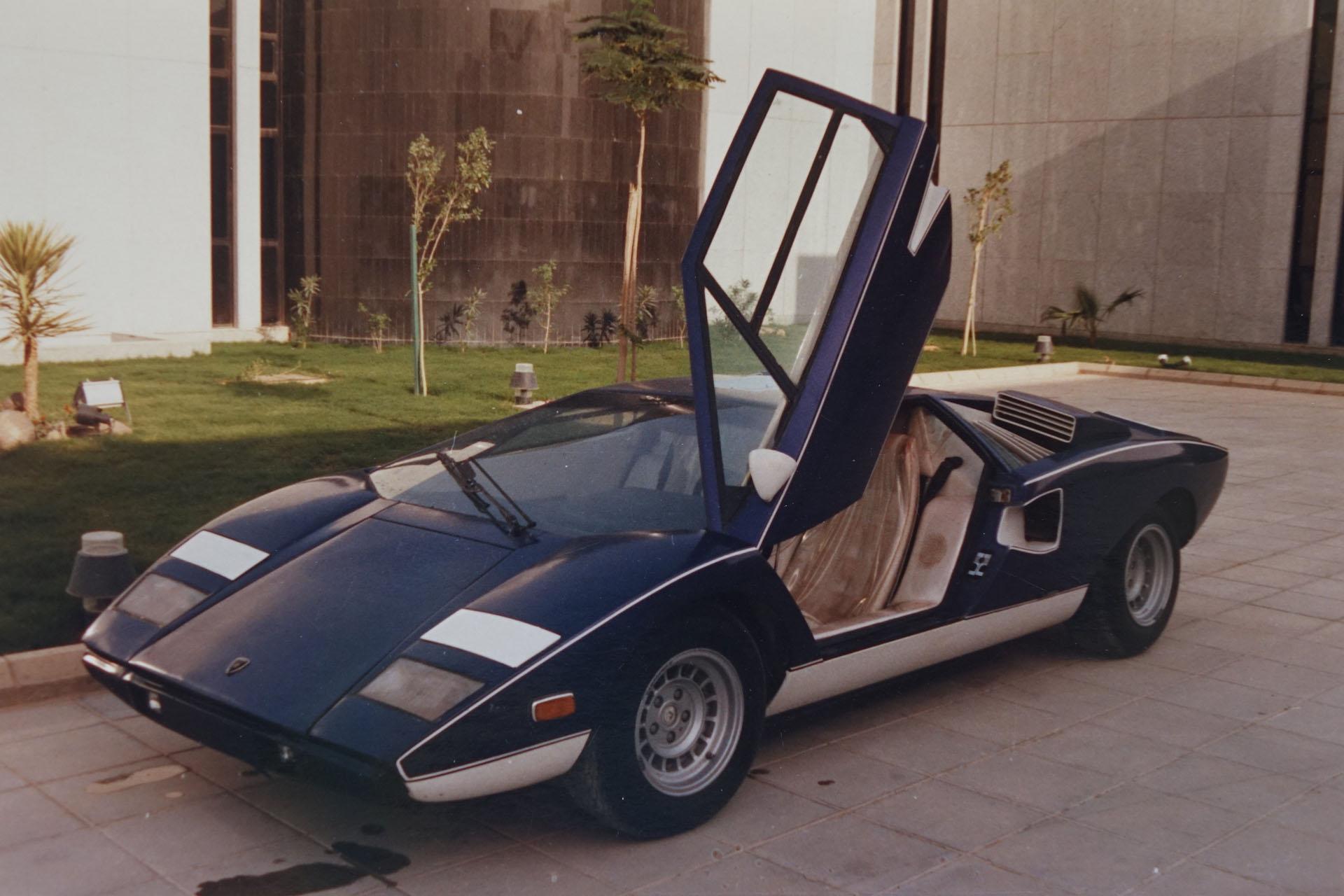 Viola Salchi, a rare color on the Countach LP400 - LamboCars
