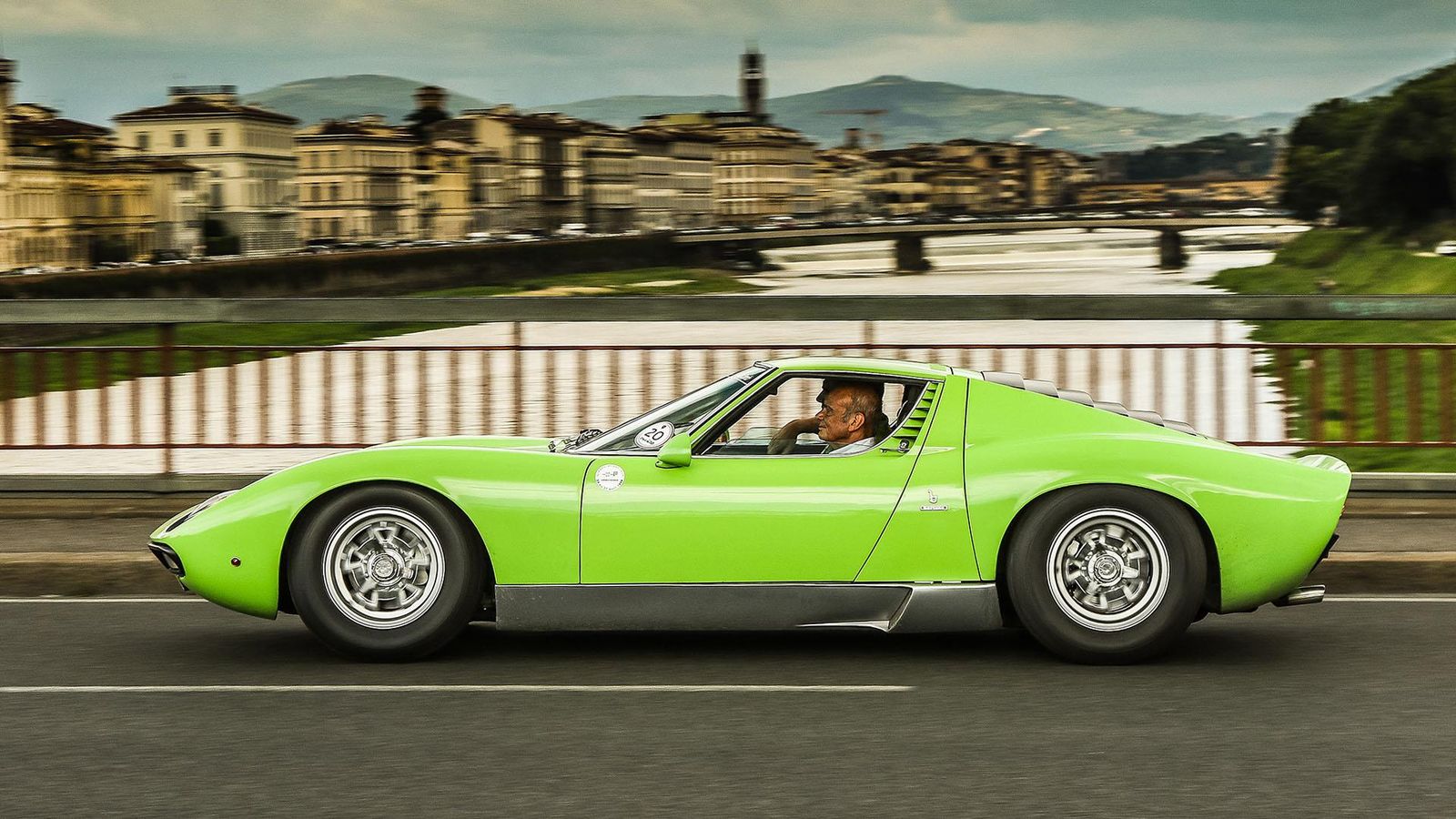 Supercar genesis, the Lamborghini Miura tribute by Chris Harris - LamboCARS