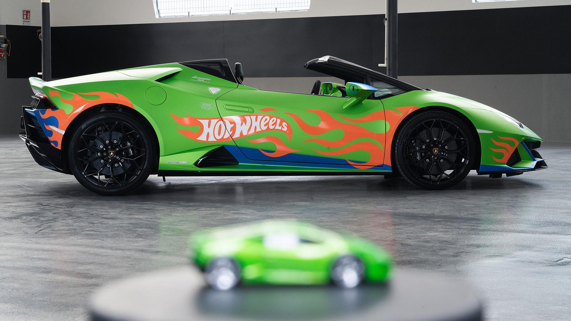 Lamborghini on display at the MiMo 2022 - LamboCars