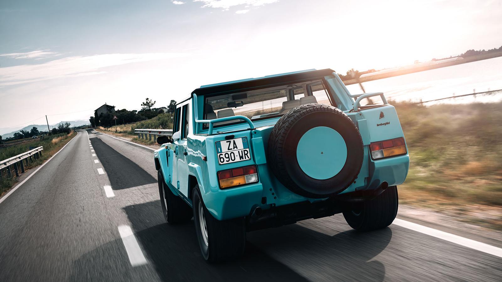 10 Quick Facts About The Unforgettable Lamborghini LM002 "Rambo Lambo ...