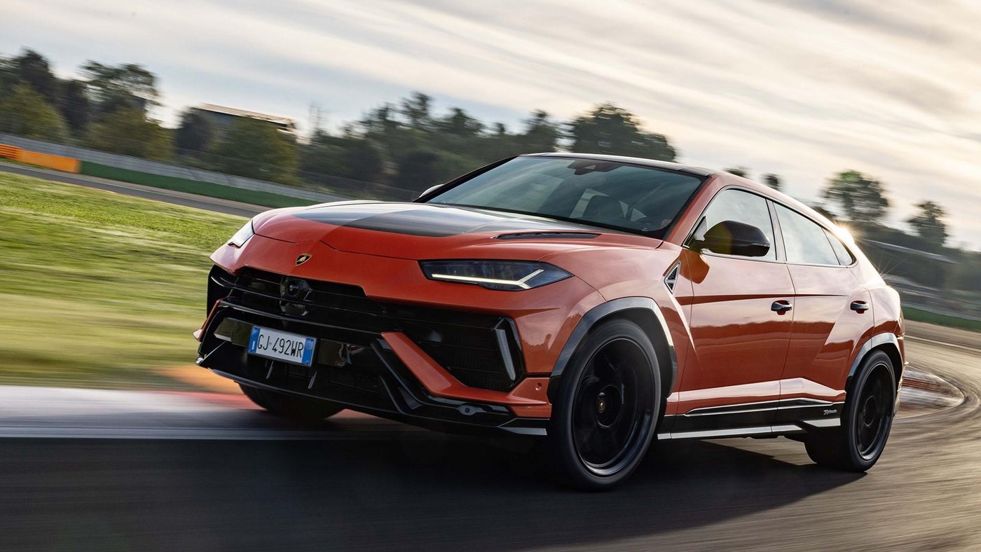 The dynamic launch of the Urus Performante - LamboCARS