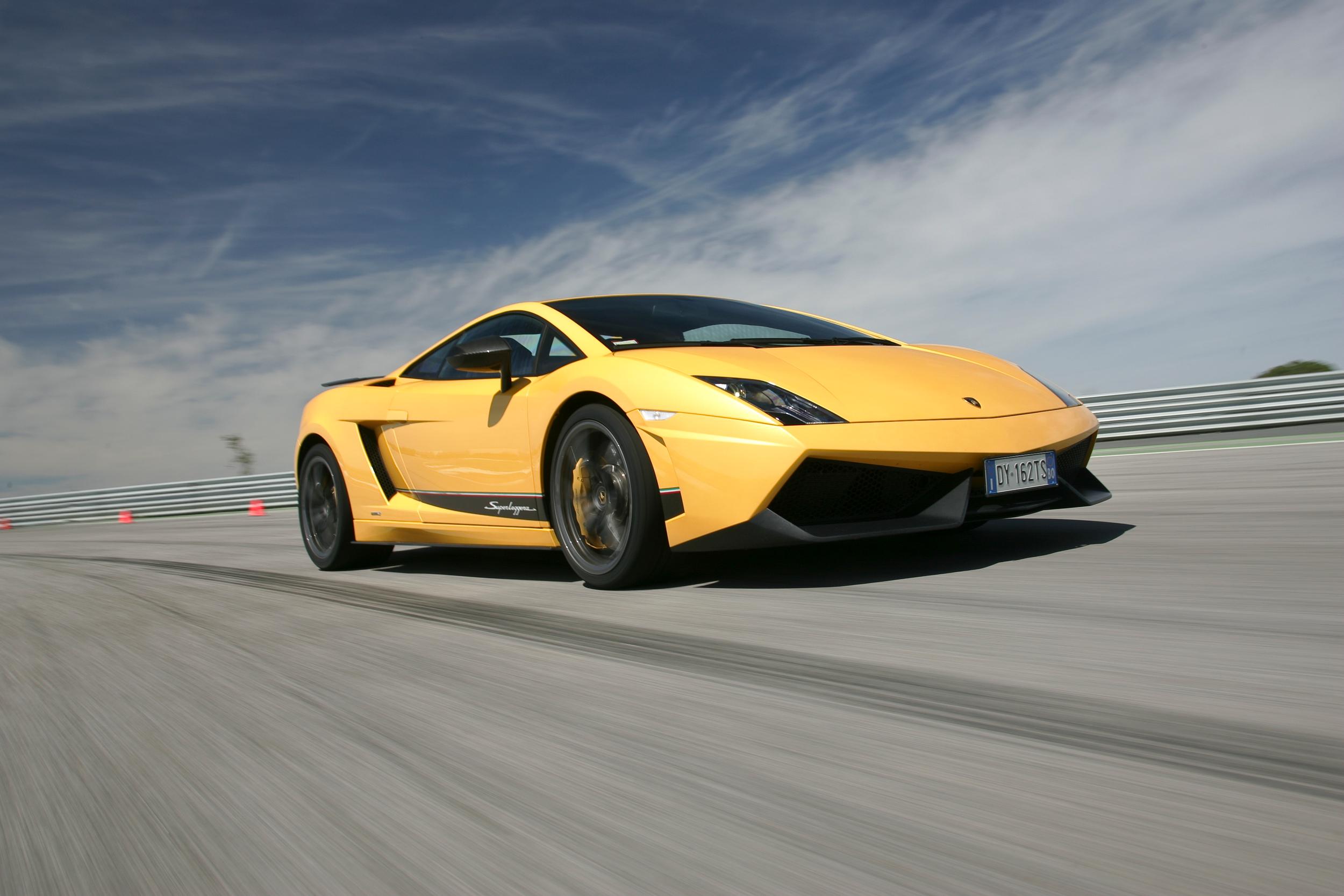 Lamborghini vs Ferrari: Comparing the Ultimate Supercar Showdown ...