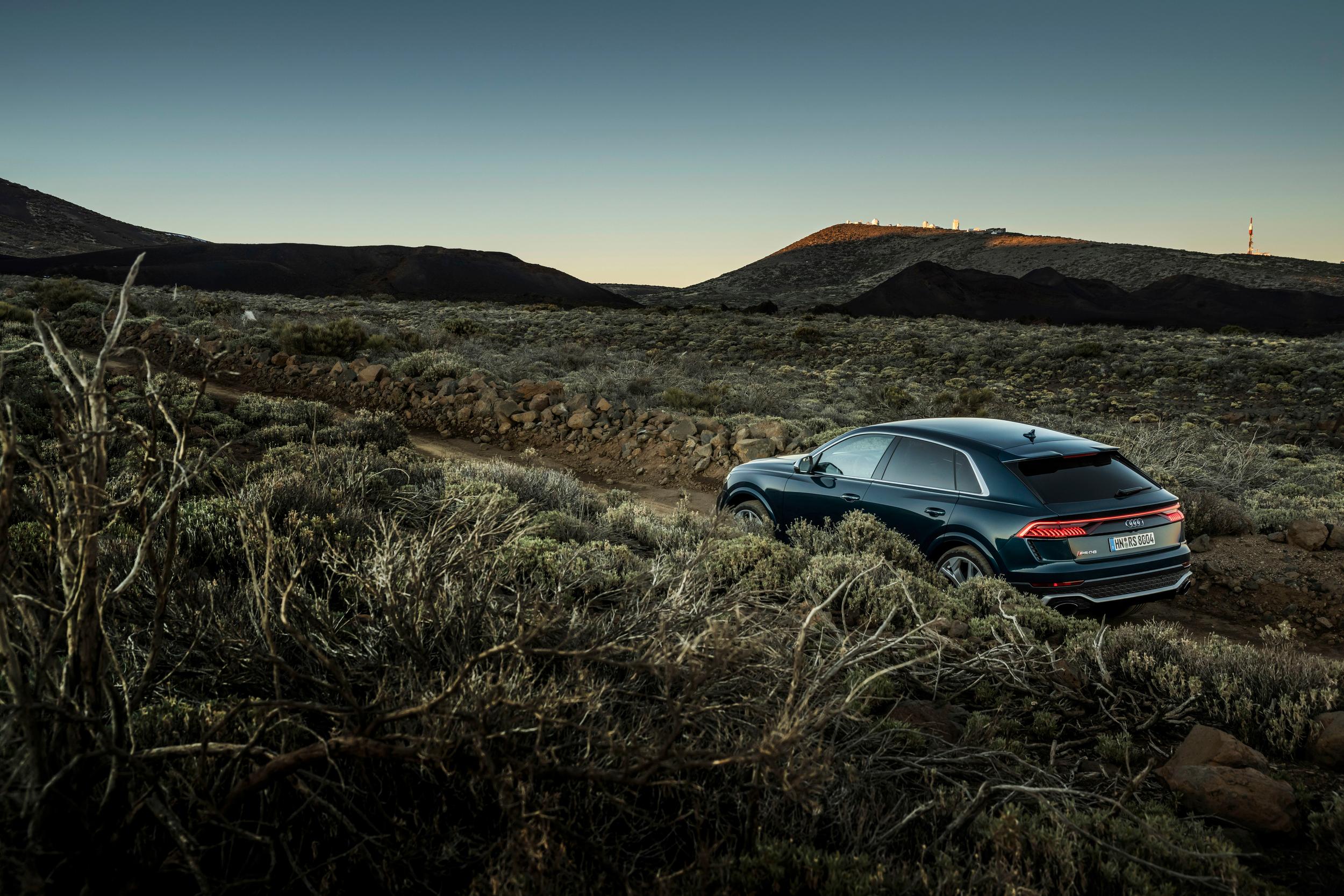 2023 Audi RS Q8 vs Lamborghini Urus: The Ultimate Comparative Analysis ...