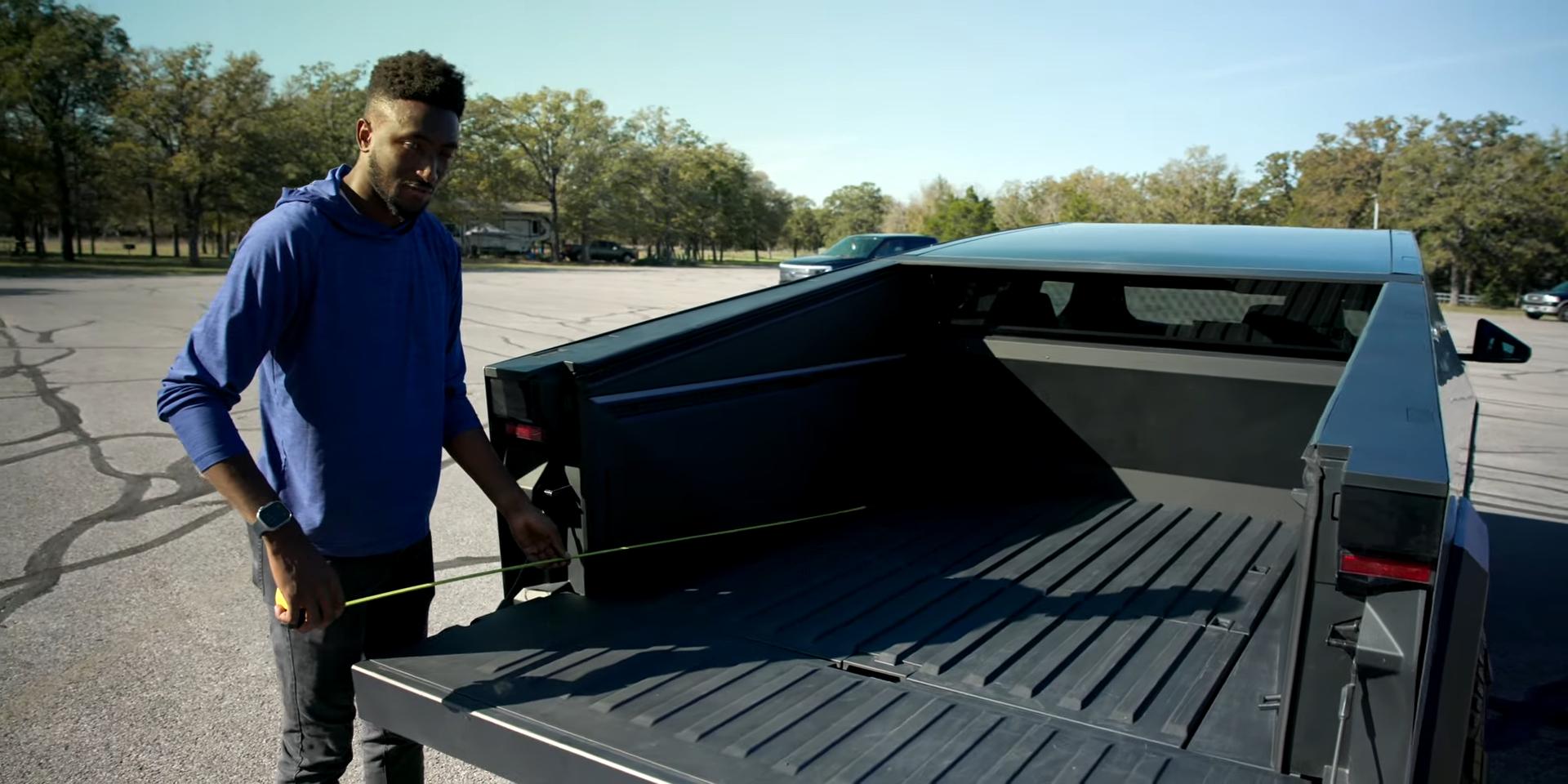 Tesla Cybertruck VS Lamborghini Lanzador: A Captivating Comparison of ...